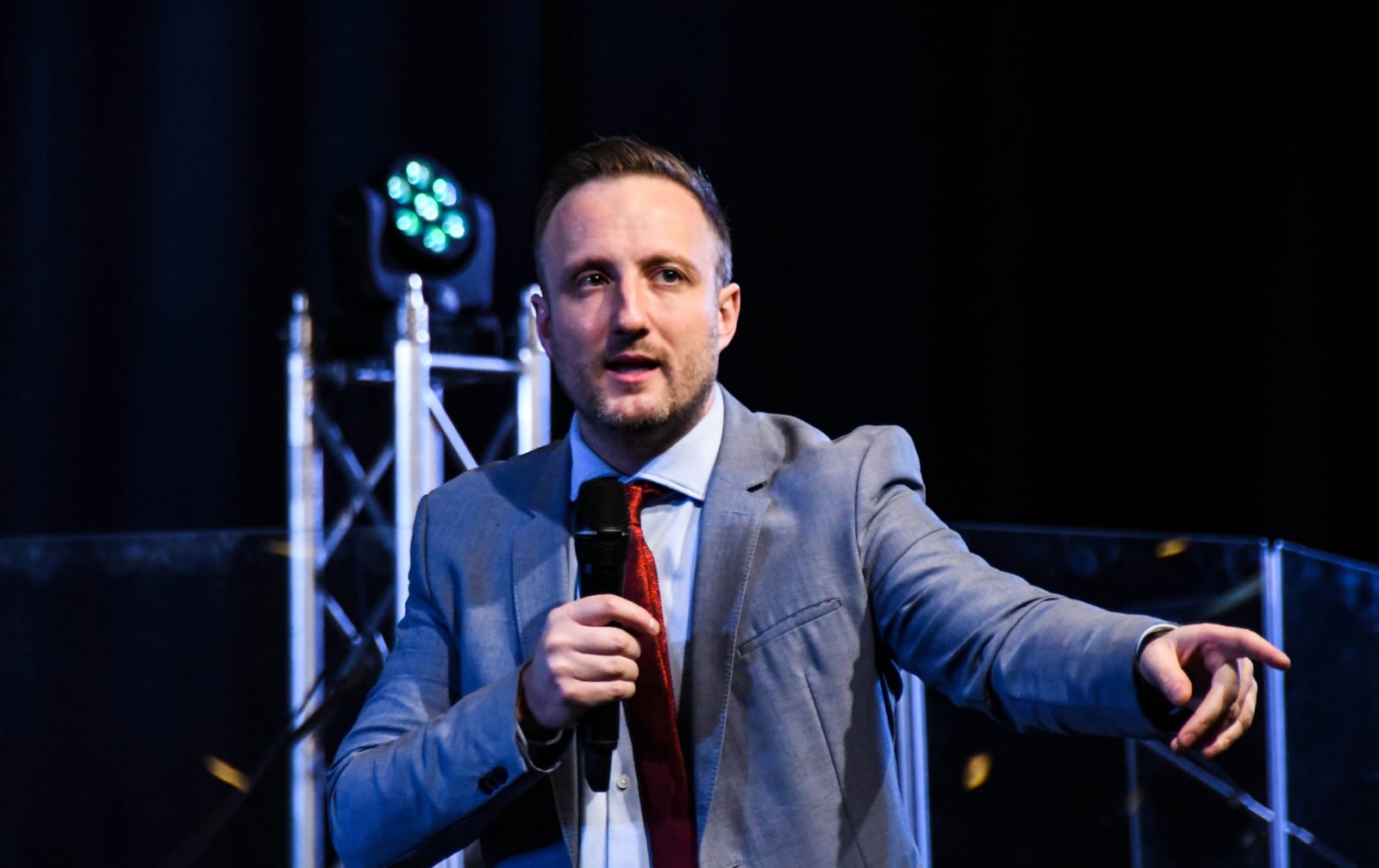 M-am rugat împreuna cu o persoana necunoscută în stație la 41… – Toni ...